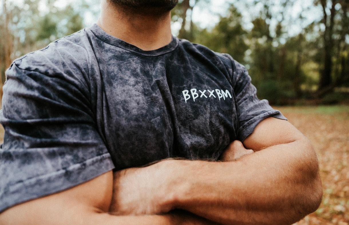 Bown Media x BXXB – BLACKOUT BARBELL